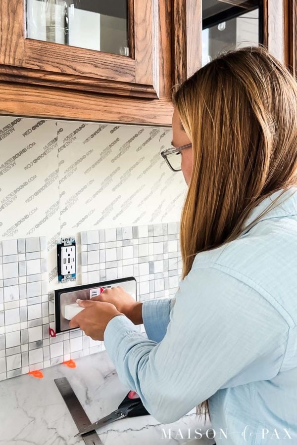 How to Install Tile Backsplash Using Musselbound - Maison de Pax